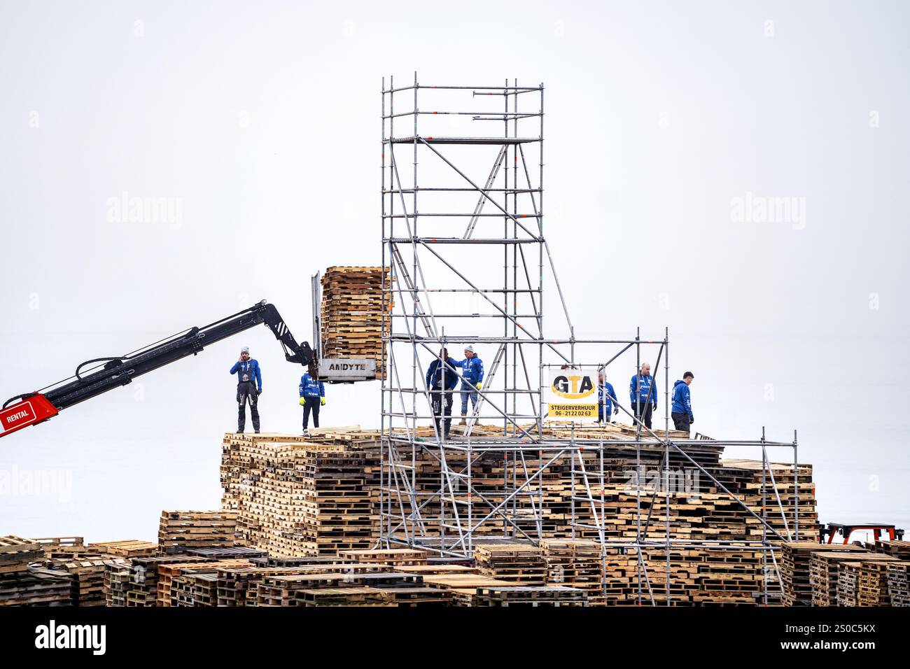 SCHEVENINGEN - Construction of the bonfire pile site on Scheveningen's ...