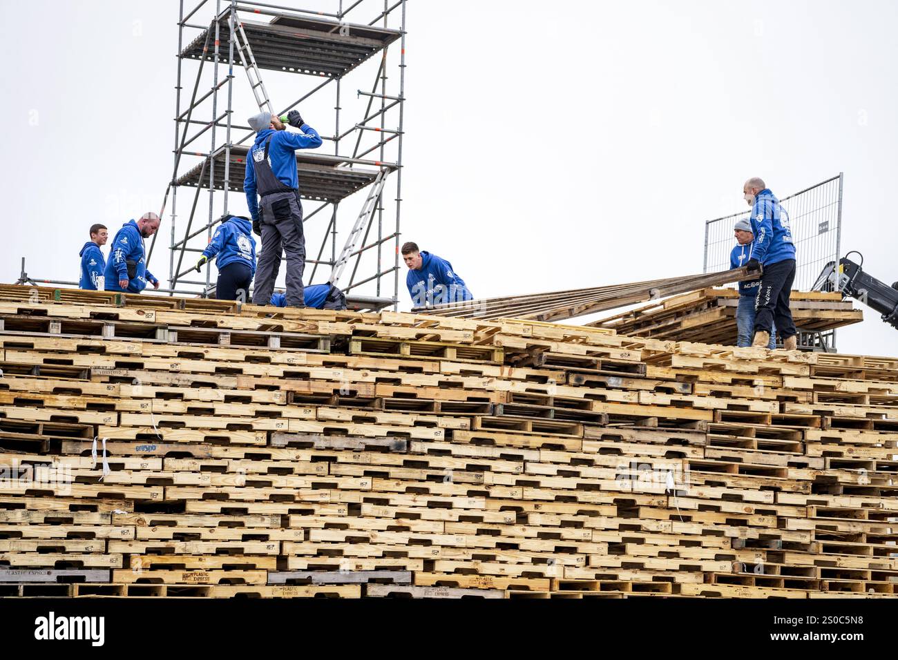 SCHEVENINGEN - Construction of the bonfire pile site on Scheveningen's ...