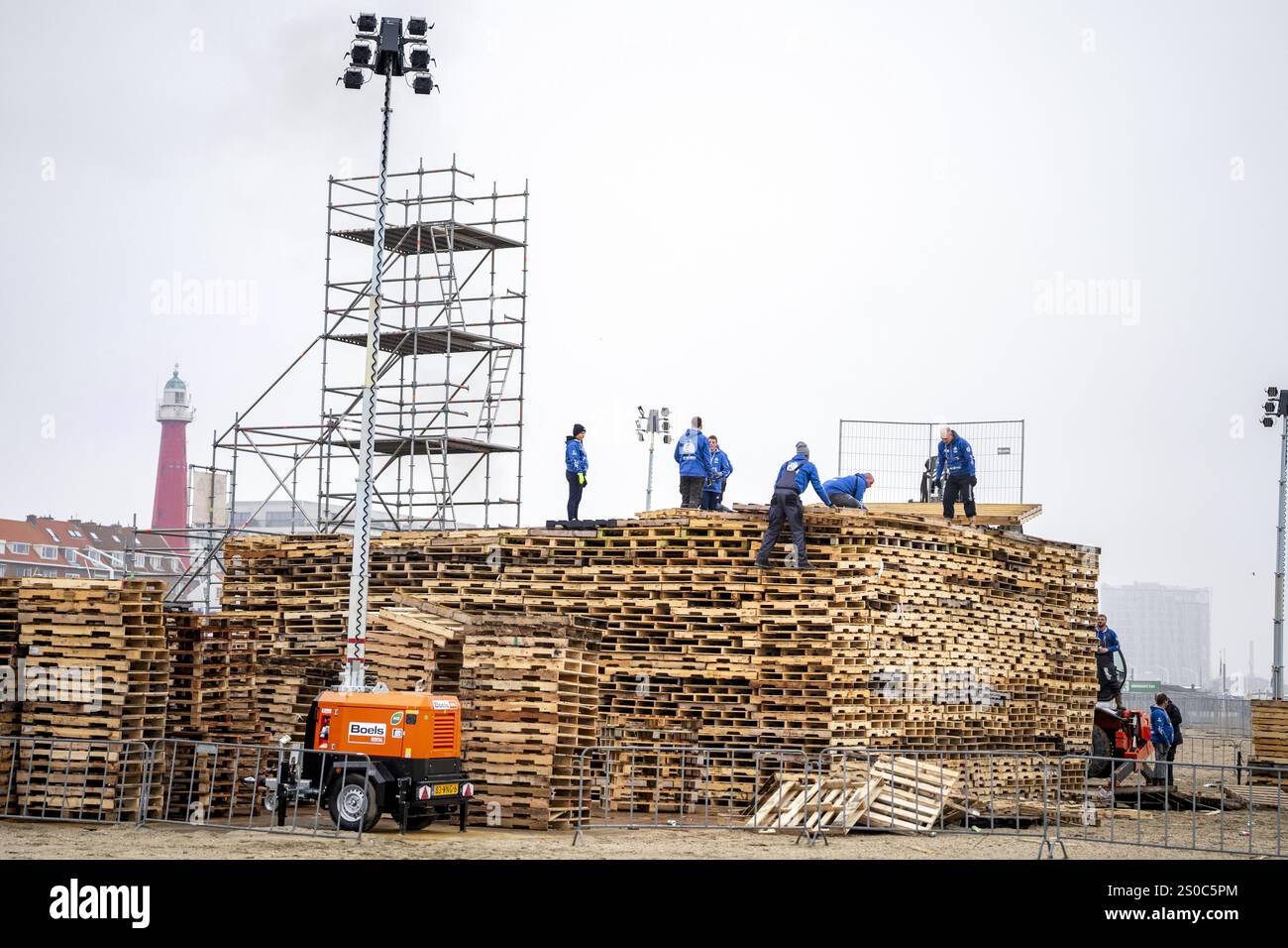 SCHEVENINGEN - Construction of the bonfire pile site on Scheveningen's ...