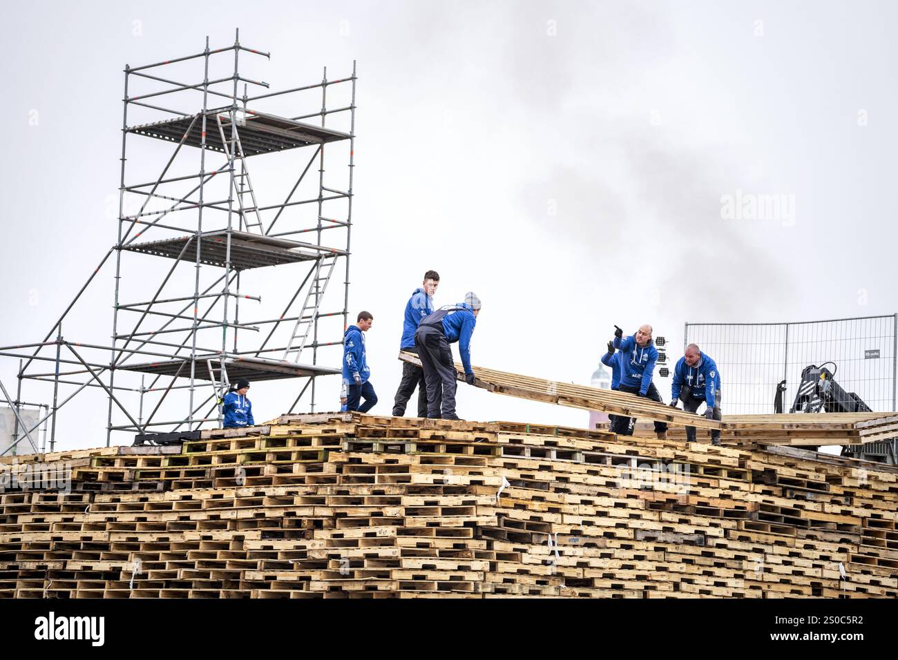 SCHEVENINGEN - Construction of the bonfire pile site on Scheveningen's ...