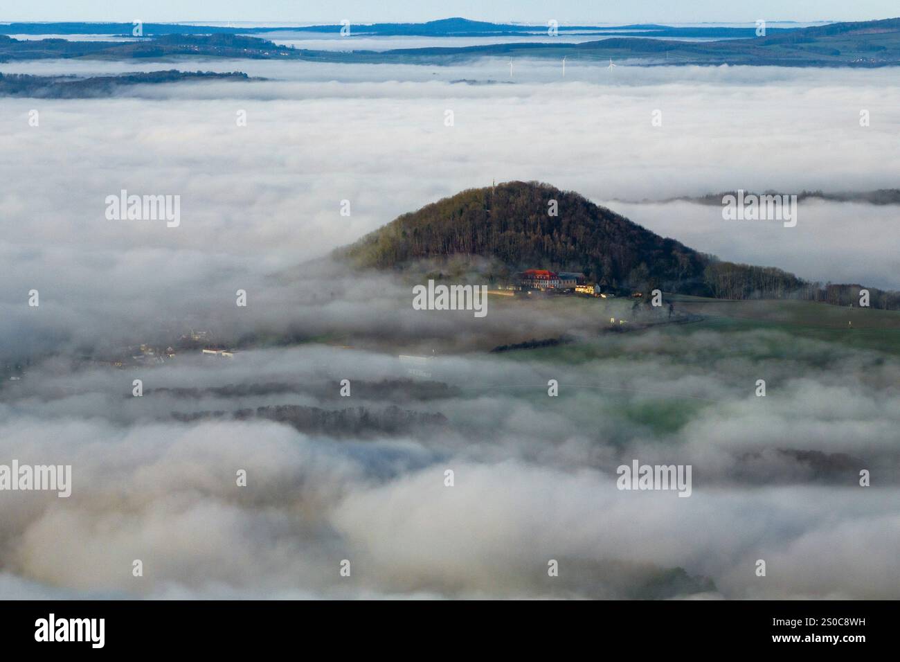 Eichsfeld, Germany. 27th Dec, 2024. The dense fog in the morning covers ...