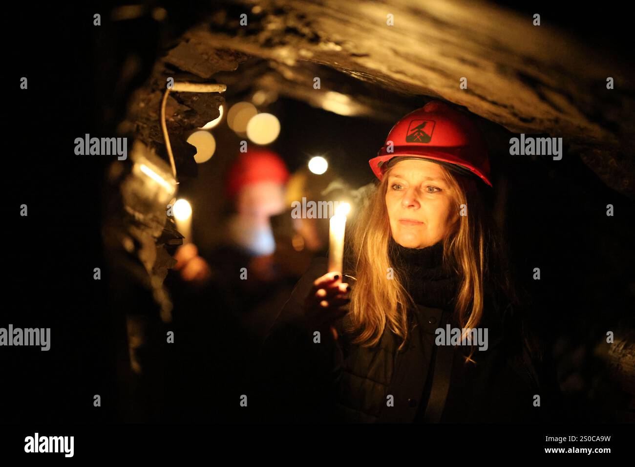 27 December 2024, Thuringia, Harztor/Ot Ilfeld: Visitors walk through ...