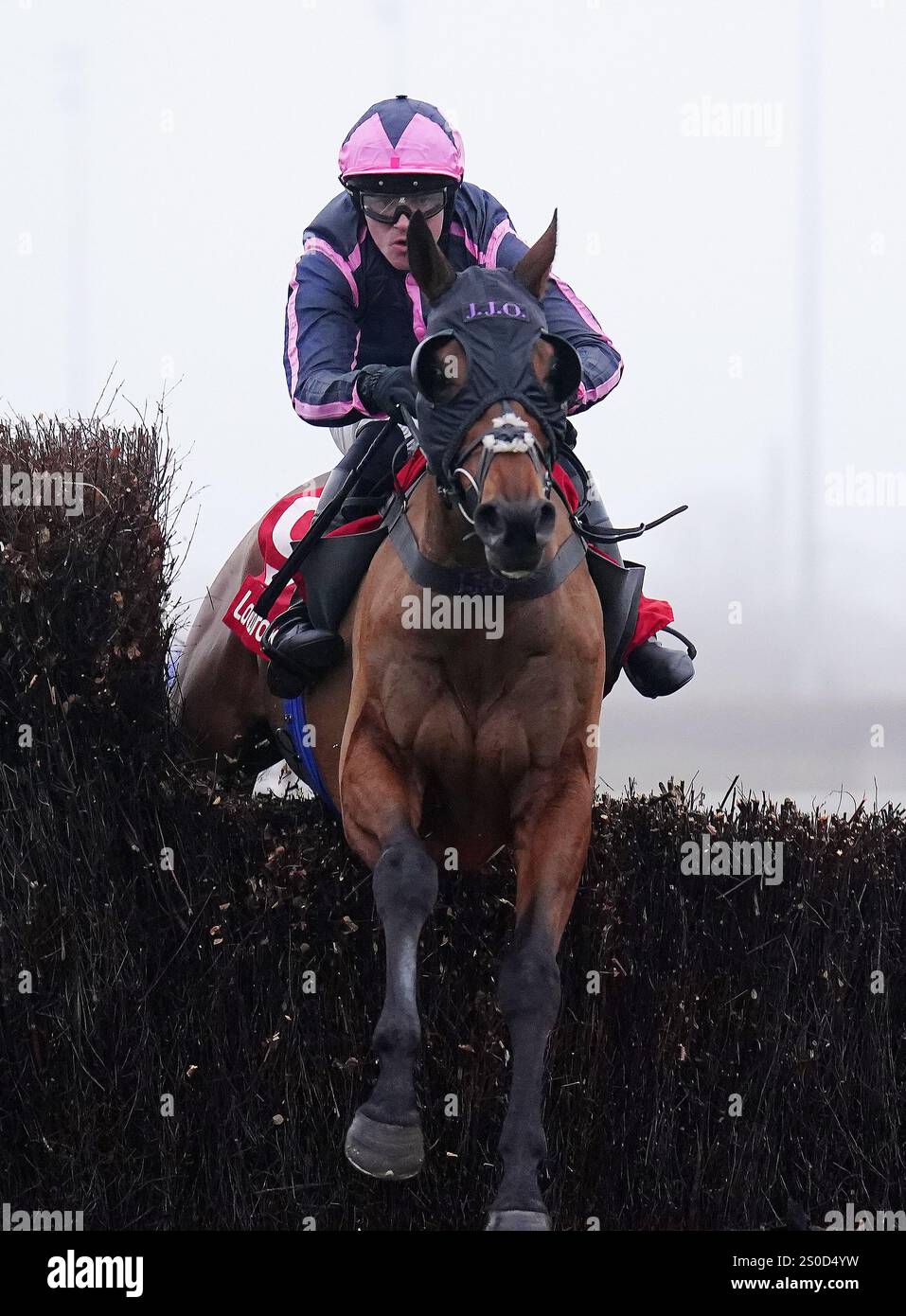 Beachcomber ridden by Richie McLernon on their way to winning the ...