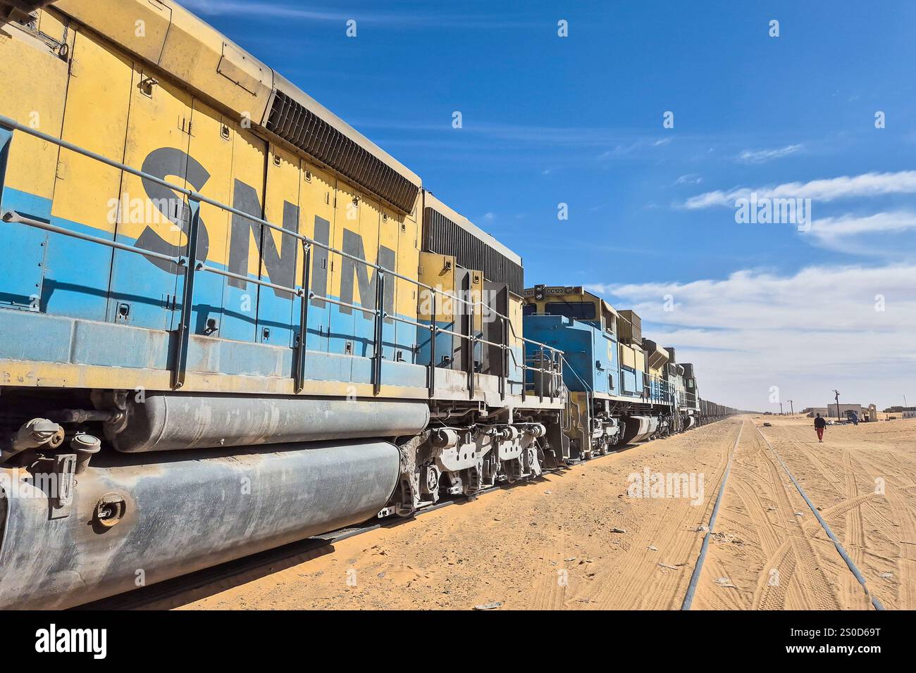 Mauritania, the longest train in the world transporting iron dust from ...