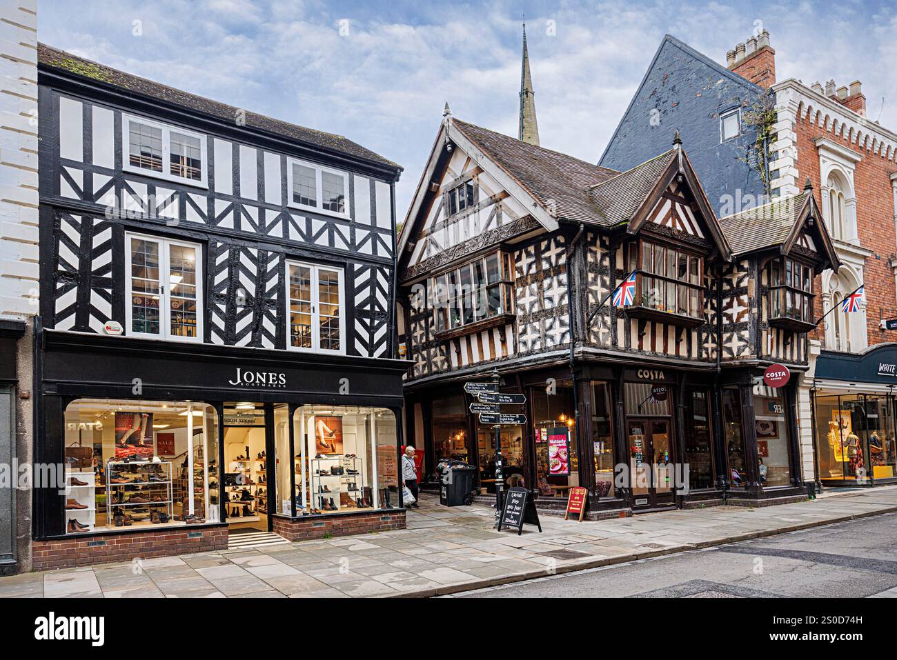 Half timbered upper floors hi-res stock photography and images - Alamy