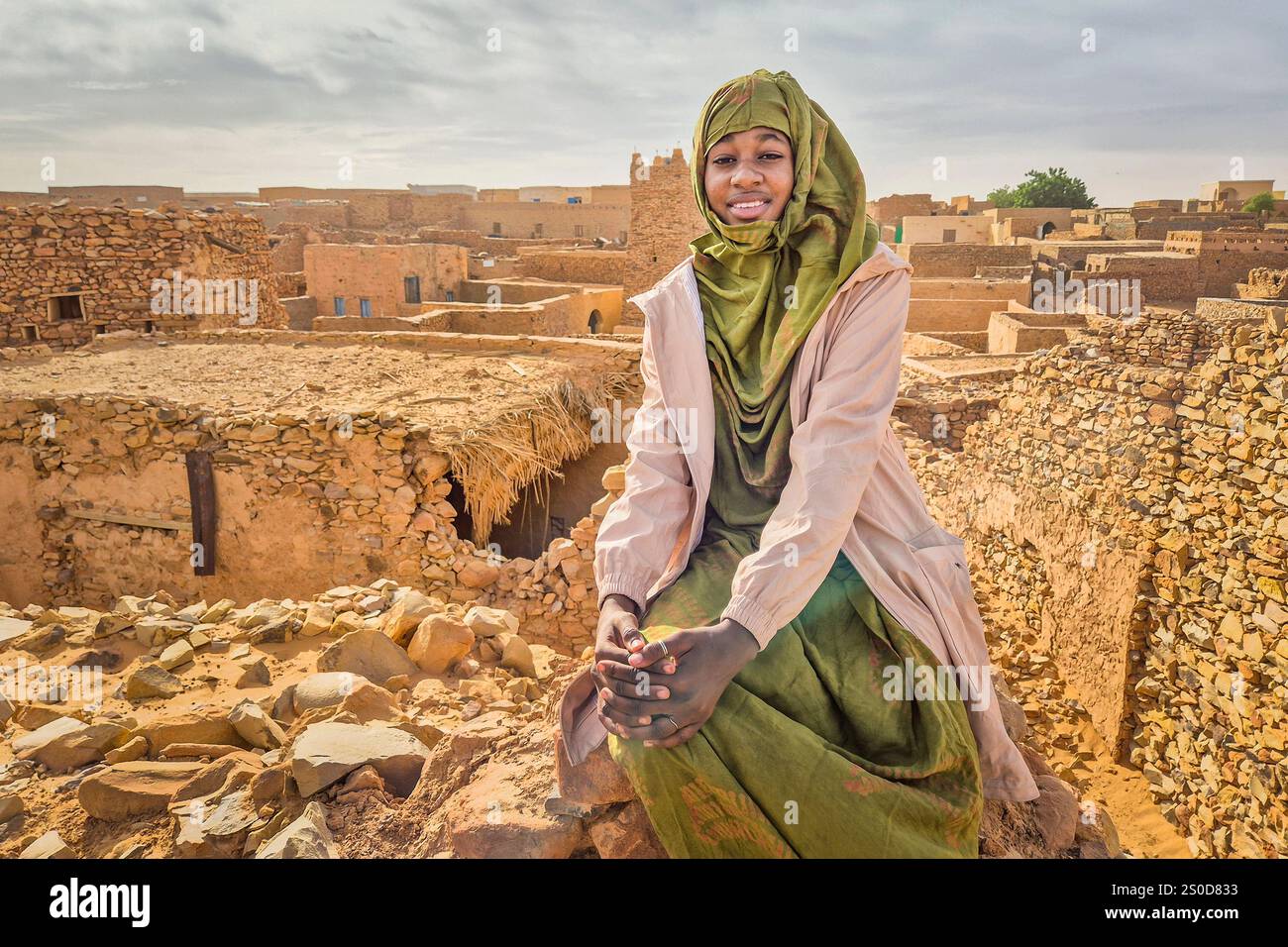 Mauritania, Chinguetti, young woman Stock Photo - Alamy