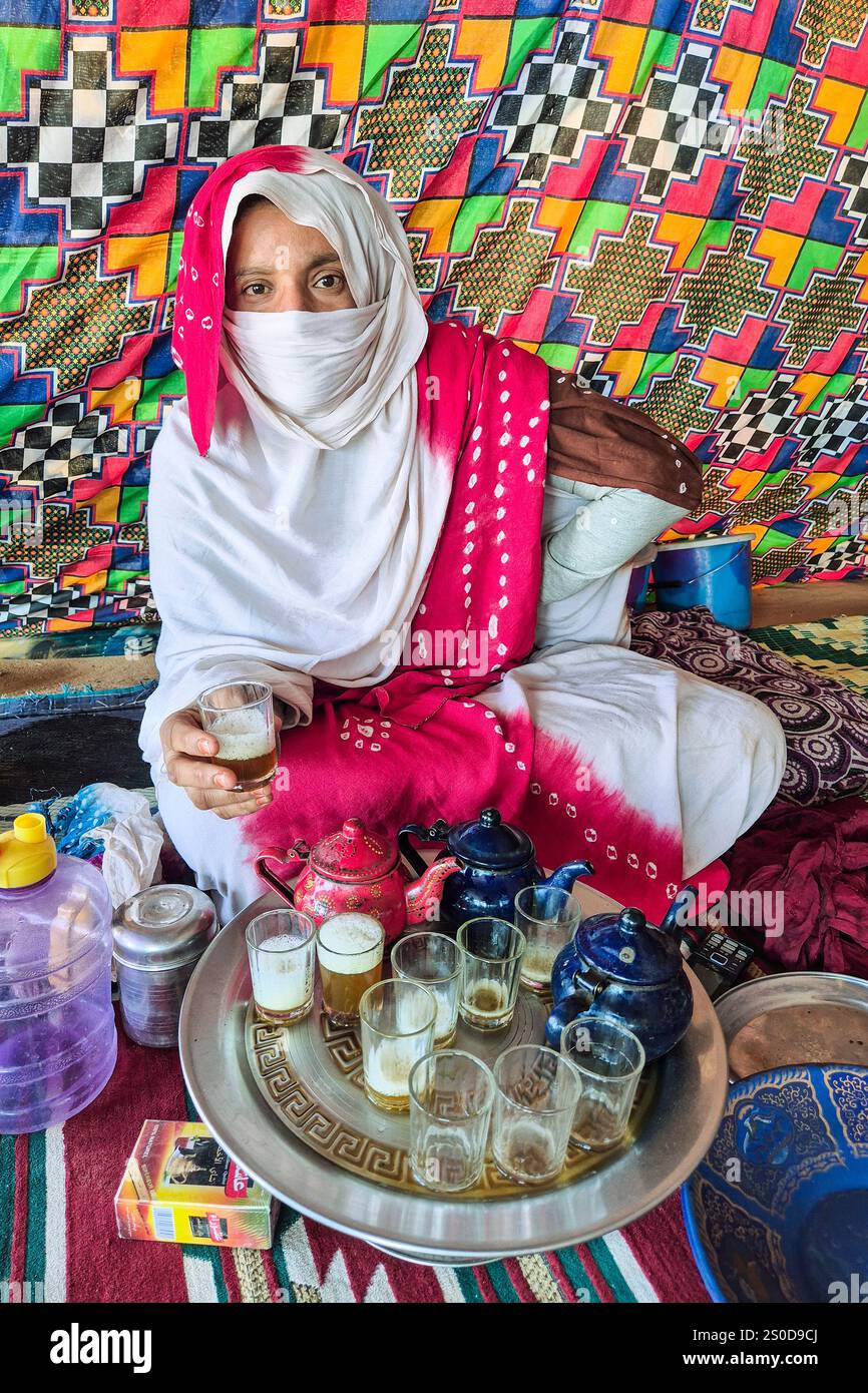 Mauritania, Vallée Blanche, the traditional tea ritual Stock Photo - Alamy