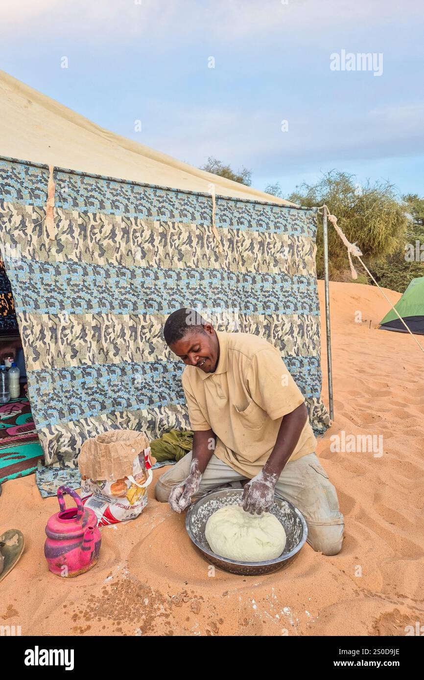 Mauritania, Azweiga, cook preparing traditional desert bread cooked ...