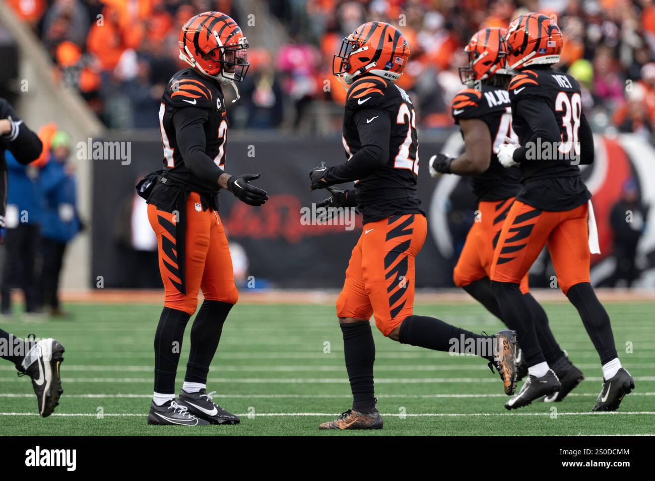 Cincinnati Bengals safety Vonn Bell, left, congratulates teammates ...
