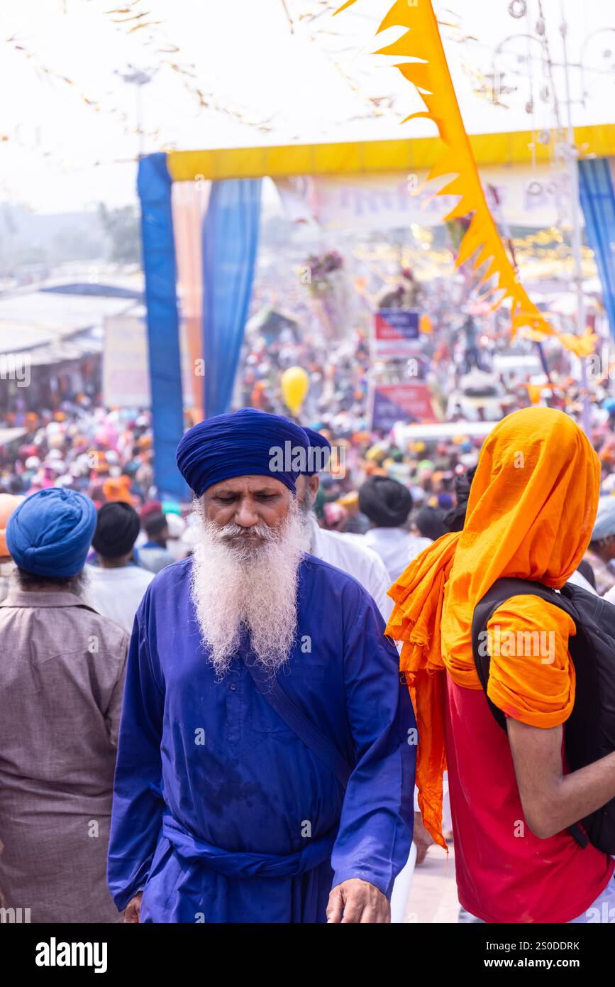 Group of sikh people (Nihang Sardar) during the celebration of Hola ...