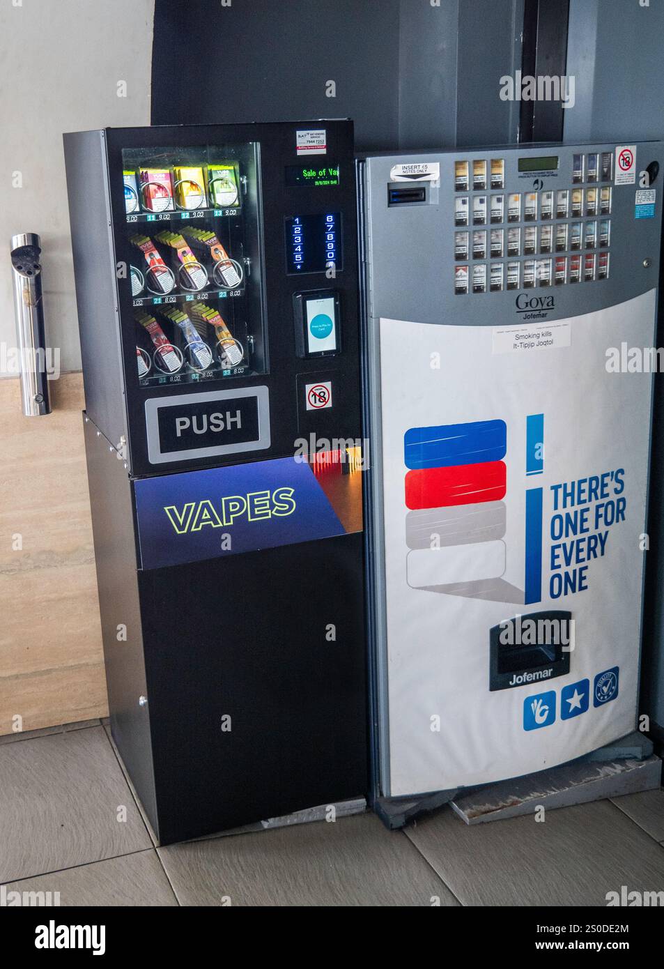 Vapes hi-res stock photography and images - Alamy