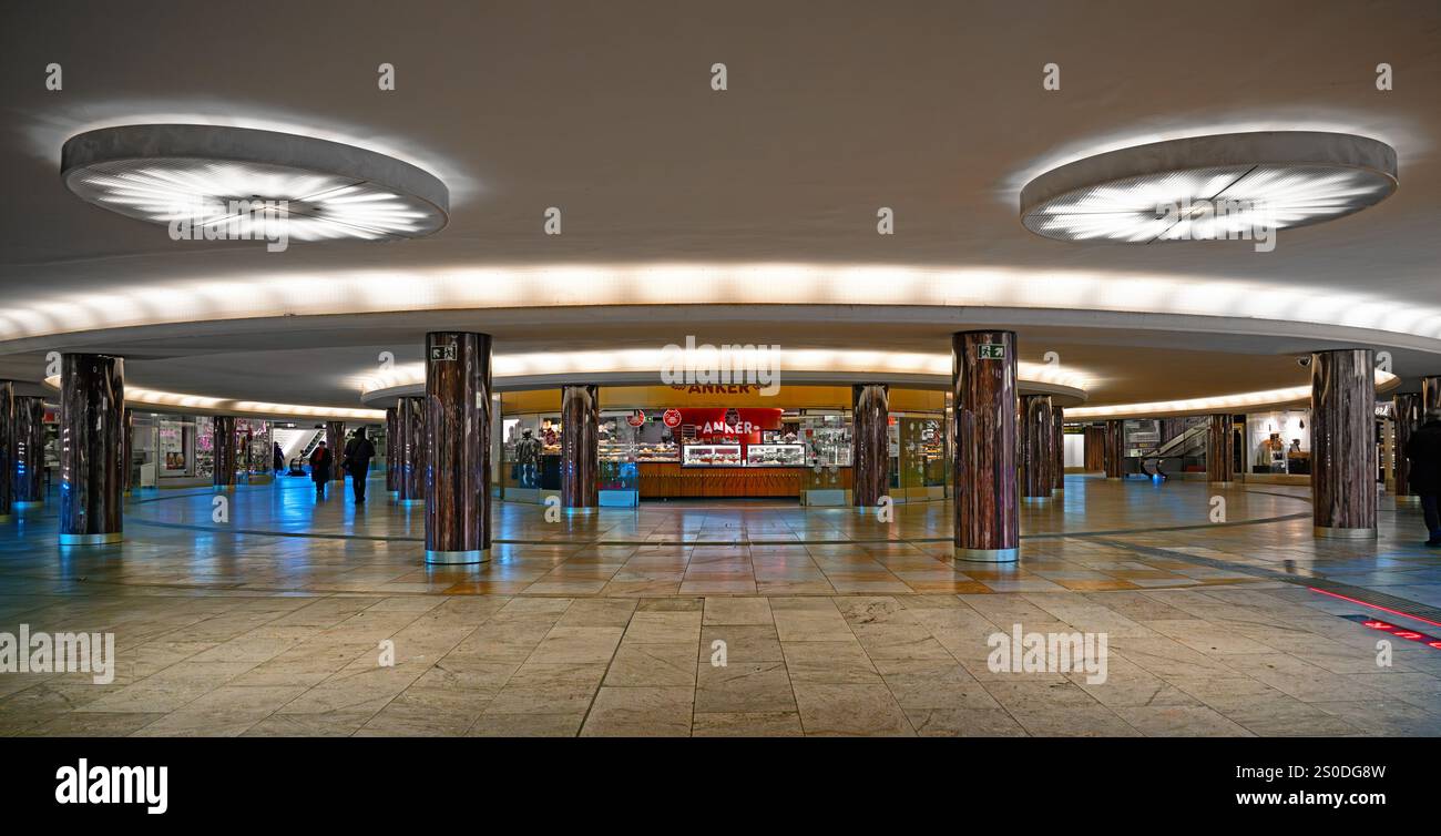 Opera passage with a bakery shop, an underground structure to cross ...