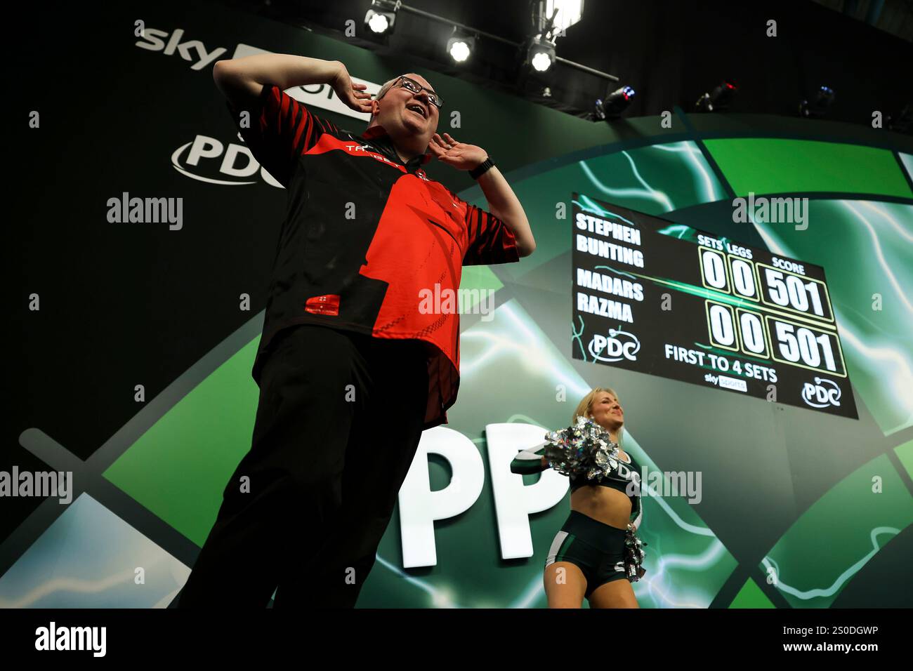 Alexandra palace darts crowd 2024 hi-res stock photography and images ...