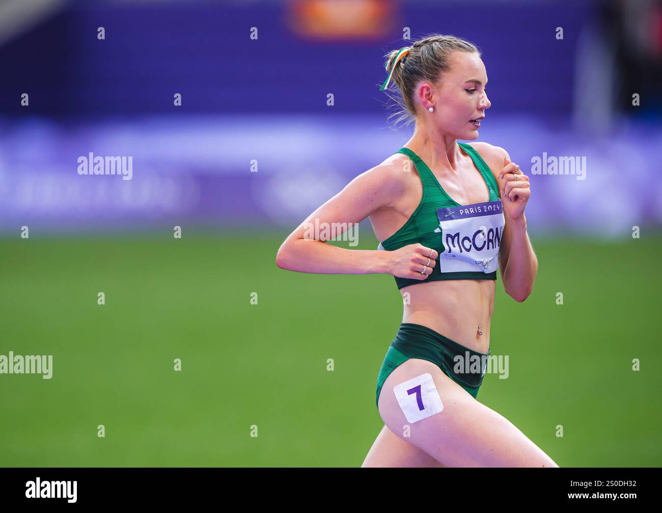Jodie McCann participating in the 5000 metres at the Paris 2024 Olympic ...