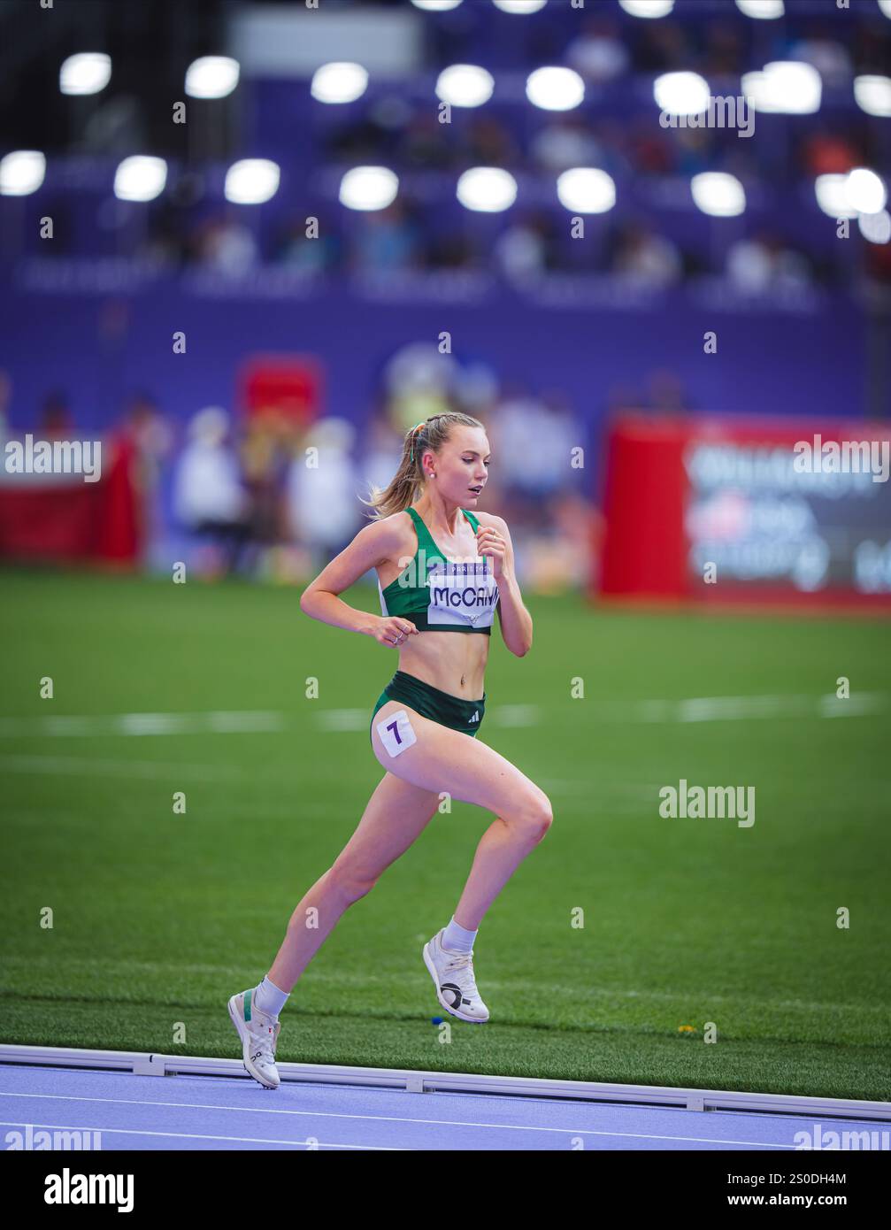 Jodie McCann participating in the 5000 metres at the Paris 2024 Olympic ...