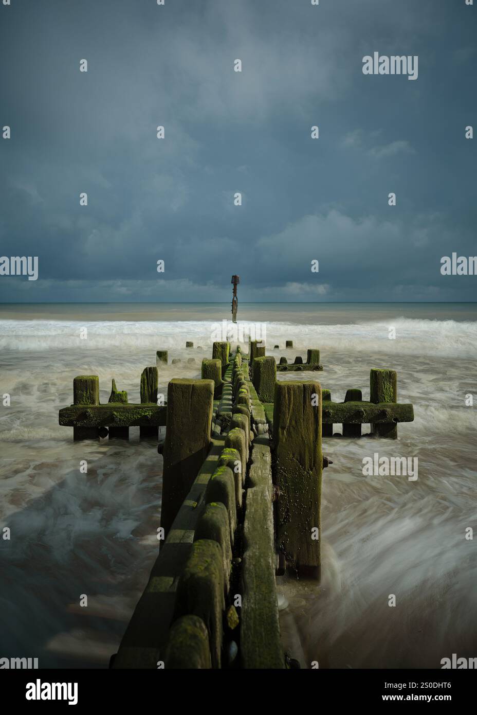 Maundsley Beach Groyne and incoming tide Stock Photo - Alamy