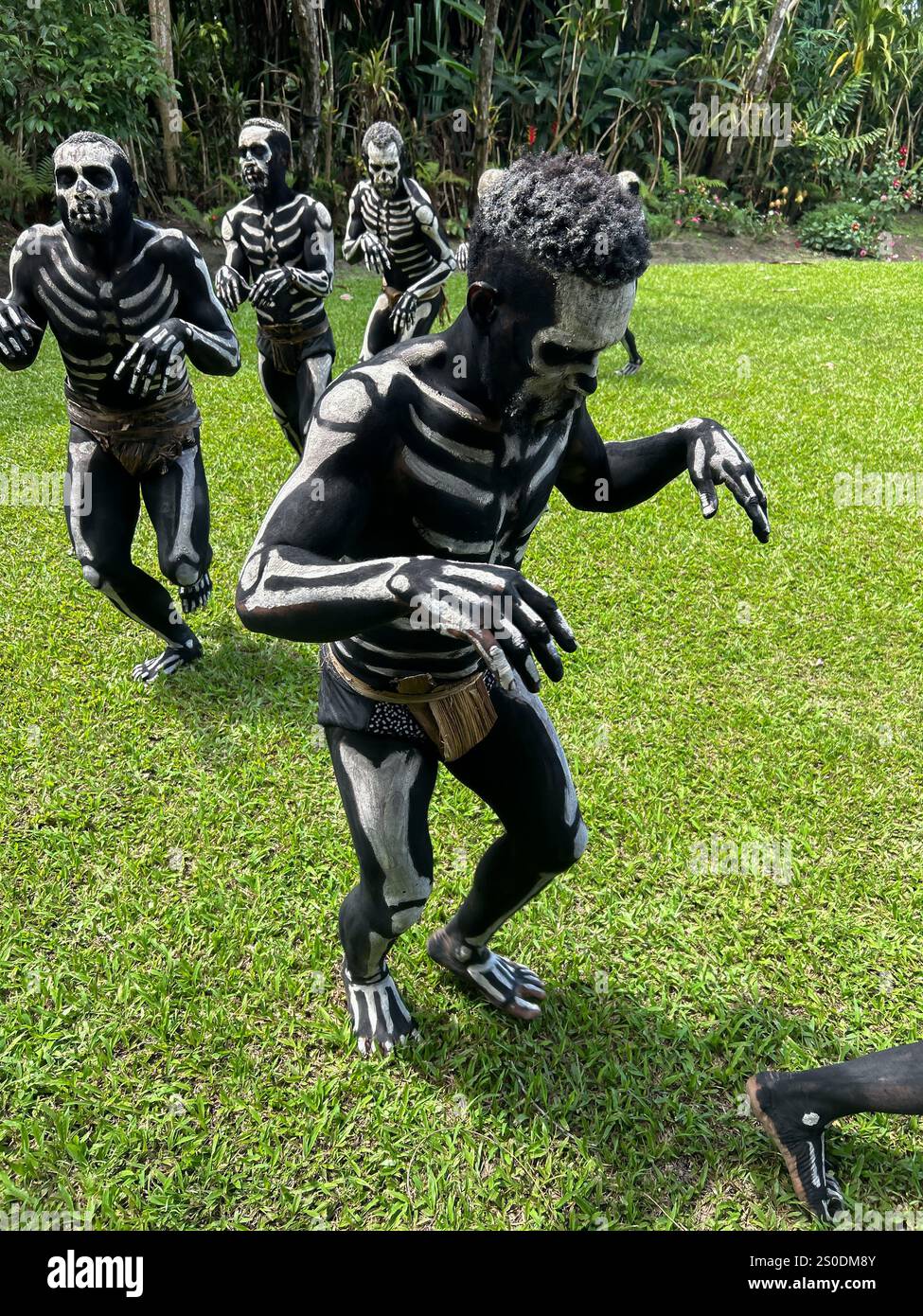The Skeleton Men from the Omo Bugamo tribe of Papua New Guinea paint ...