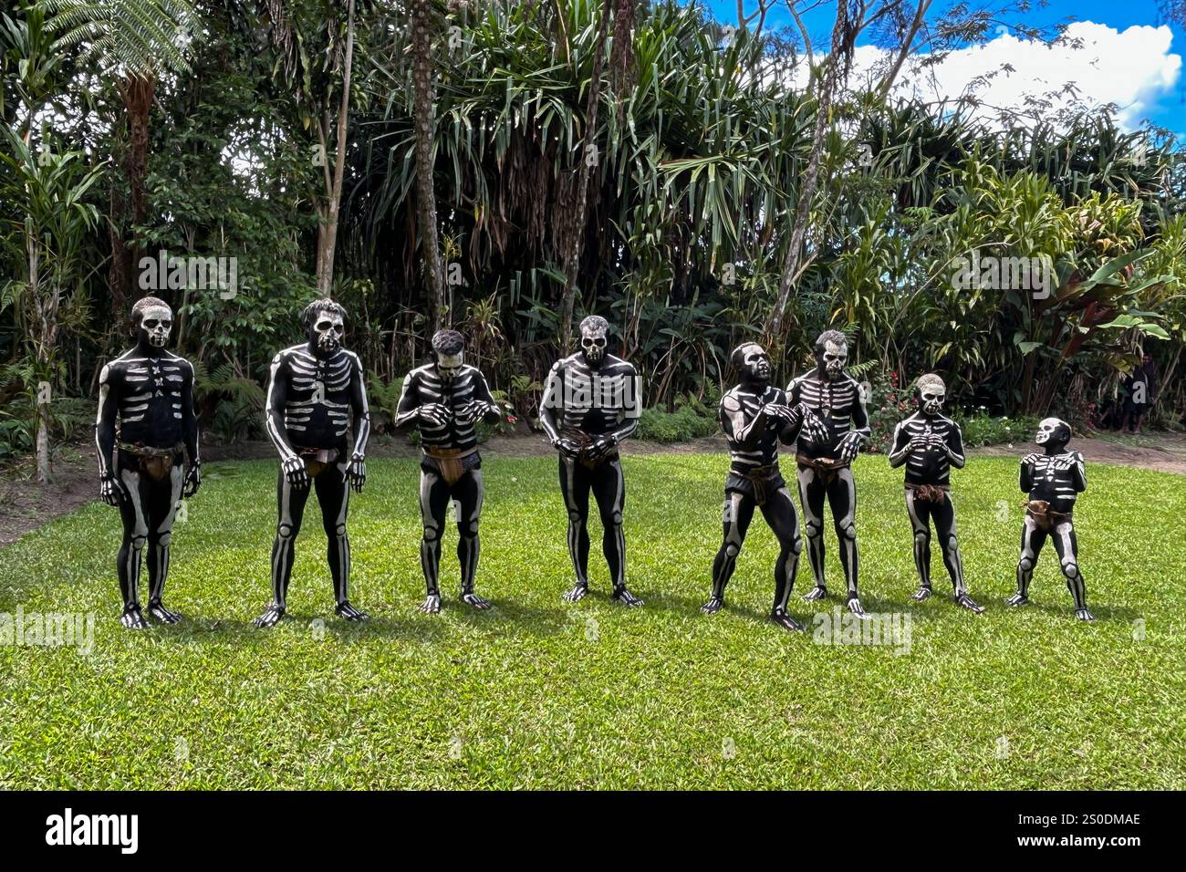 The Skeleton Men from the Omo Bugamo tribe of Papua New Guinea paint ...