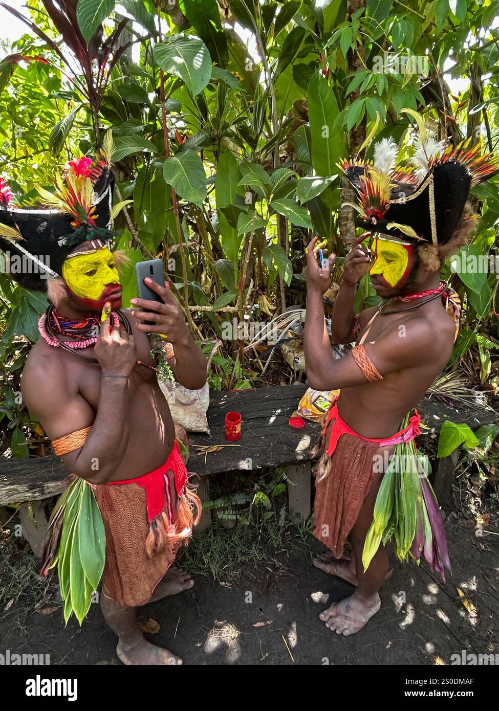 The Huli Wigmen of Papua New Guinea applying make up, Highlands Region ...