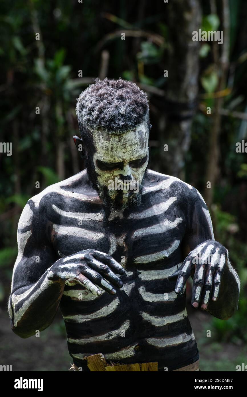 The Skeleton Men from the Omo Bugamo tribe of Papua New Guinea paint ...