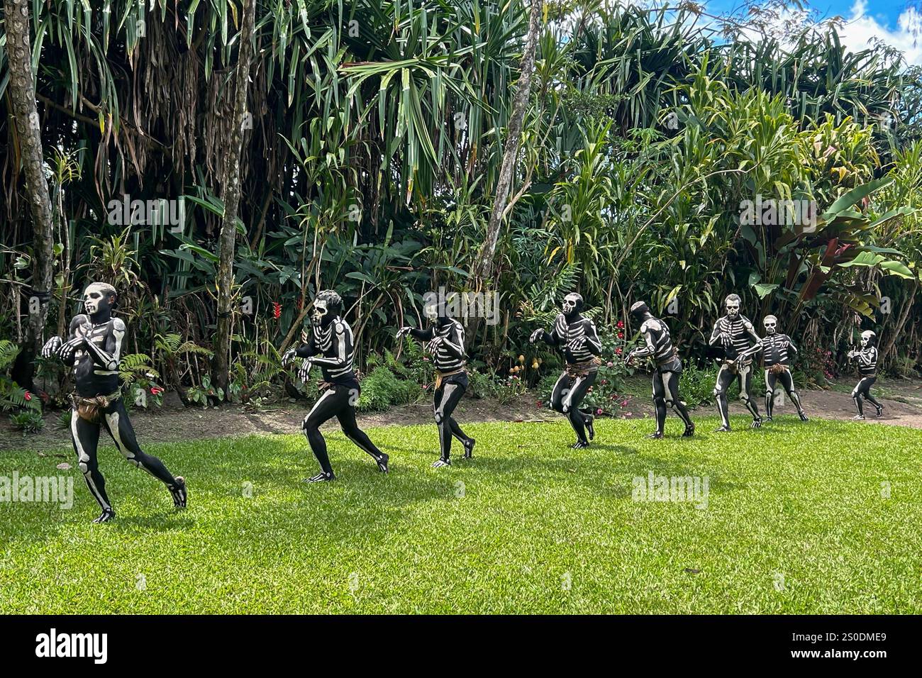 The Skeleton Men from the Omo Bugamo tribe of Papua New Guinea paint ...
