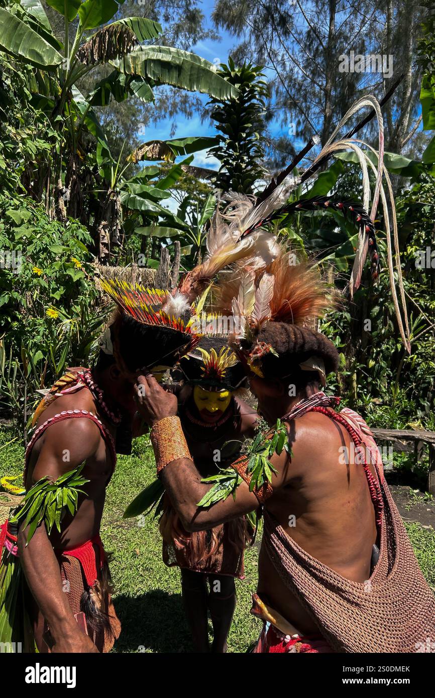 The Huli Wigmen of Papua New Guinea, Highlands Region Stock Photo - Alamy