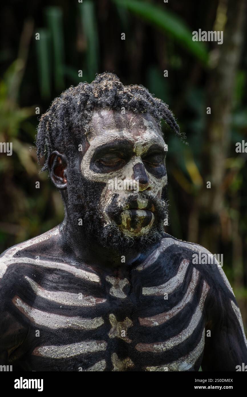 The Skeleton Men from the Omo Bugamo tribe of Papua New Guinea paint ...