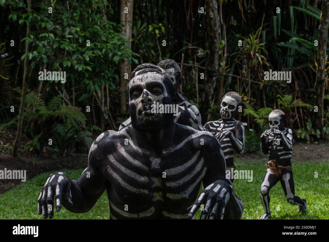 The Skeleton Men from the Omo Bugamo tribe of Papua New Guinea paint ...