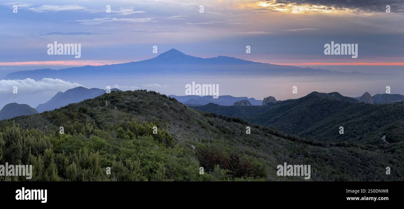 Sunrise, view of Mount Teide from Alto de Garajonay, Tenerife ...
