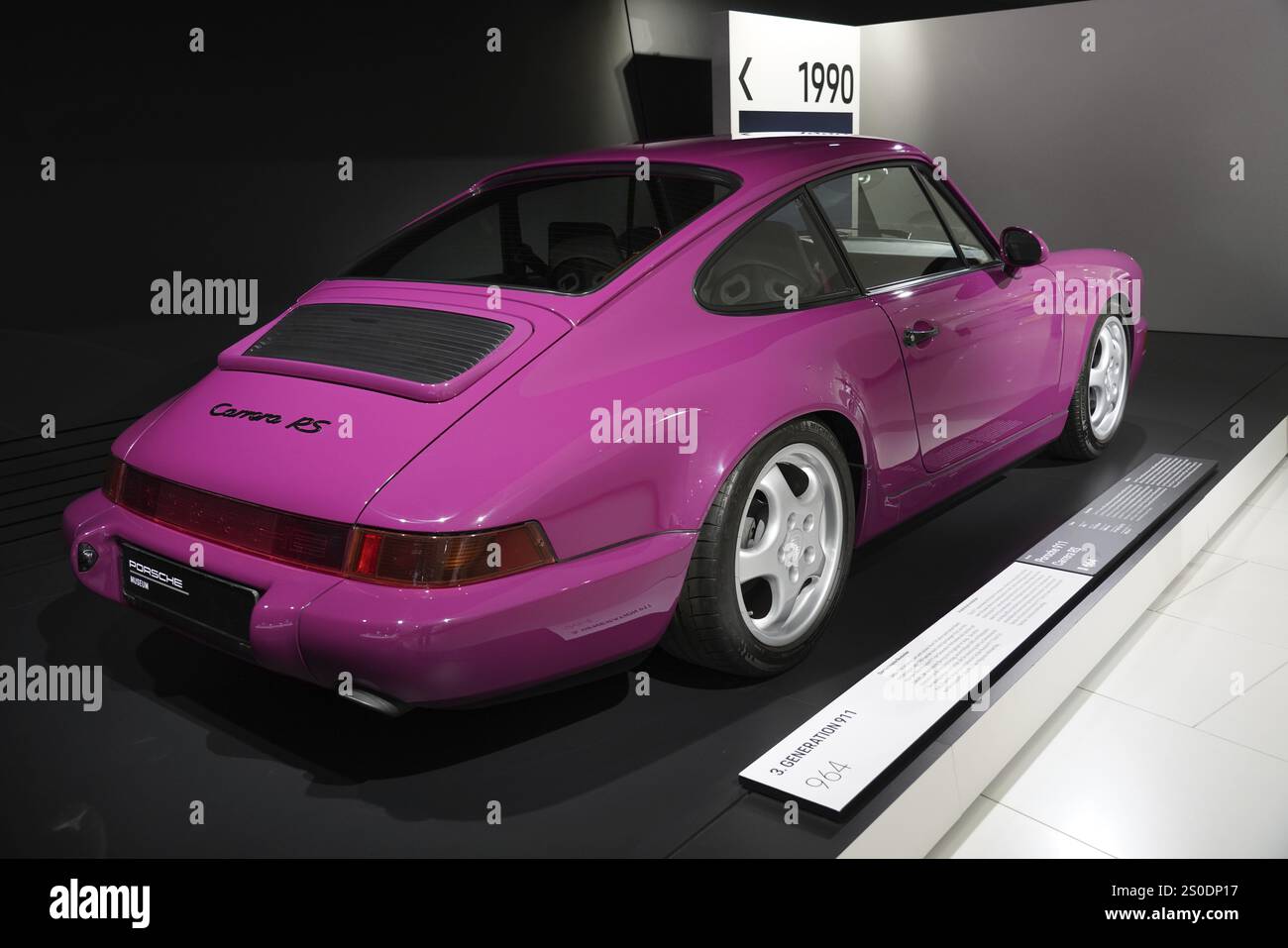 Porsche 911 Carerra RS, Pink Porsche in retro design from the rear view ...
