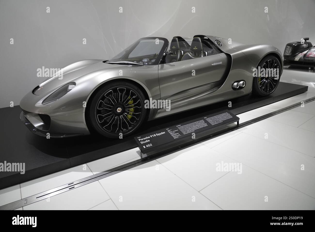 A silver Porsche 918 Spyder in a modern exhibition, New Porsche Museum ...