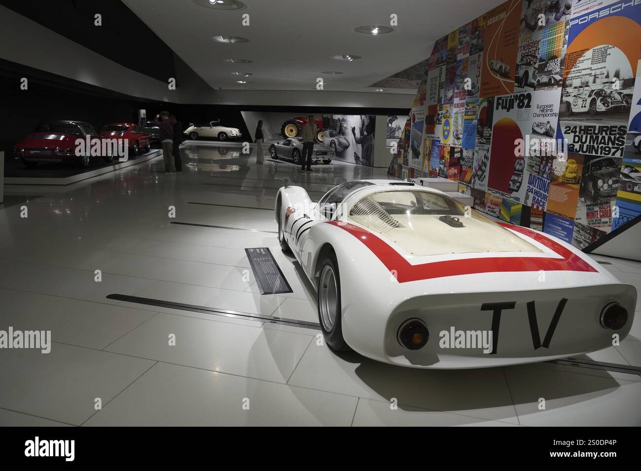 Porsche 906 Carerra 6, white racing car with red stripes, embedded in a ...