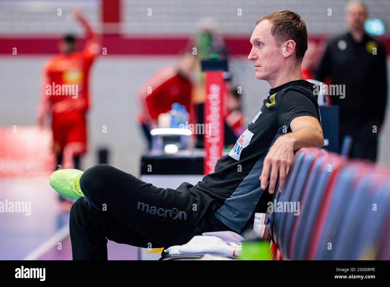 Luebbecke, Deutschland. 27th Dec, 2024. Pavel Prokopec (VfL Eintracht Hagen, Trainer) GER, TuS N ...