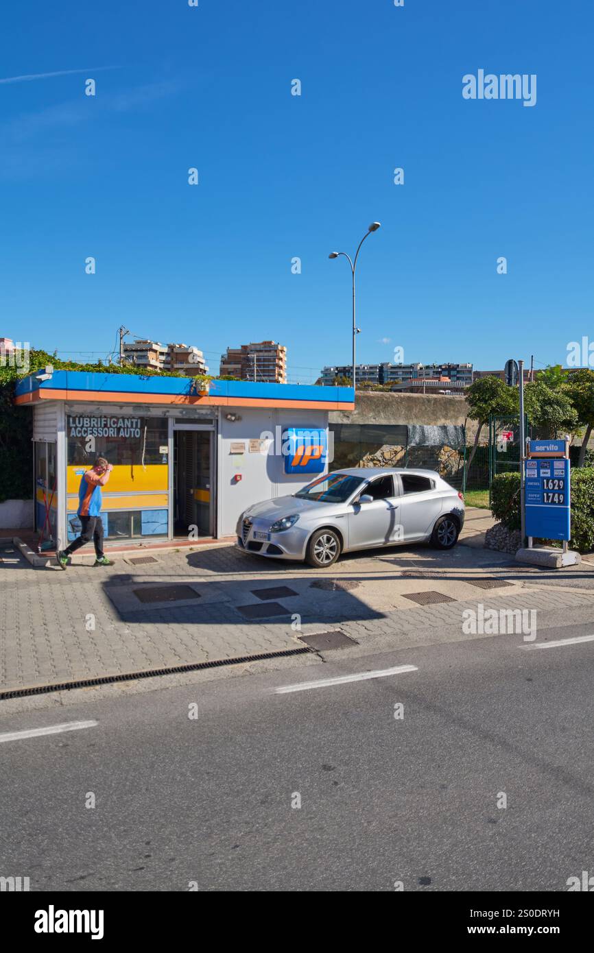 Civitavecchia. Italia - December 27, 2024: Urban gas station in ...