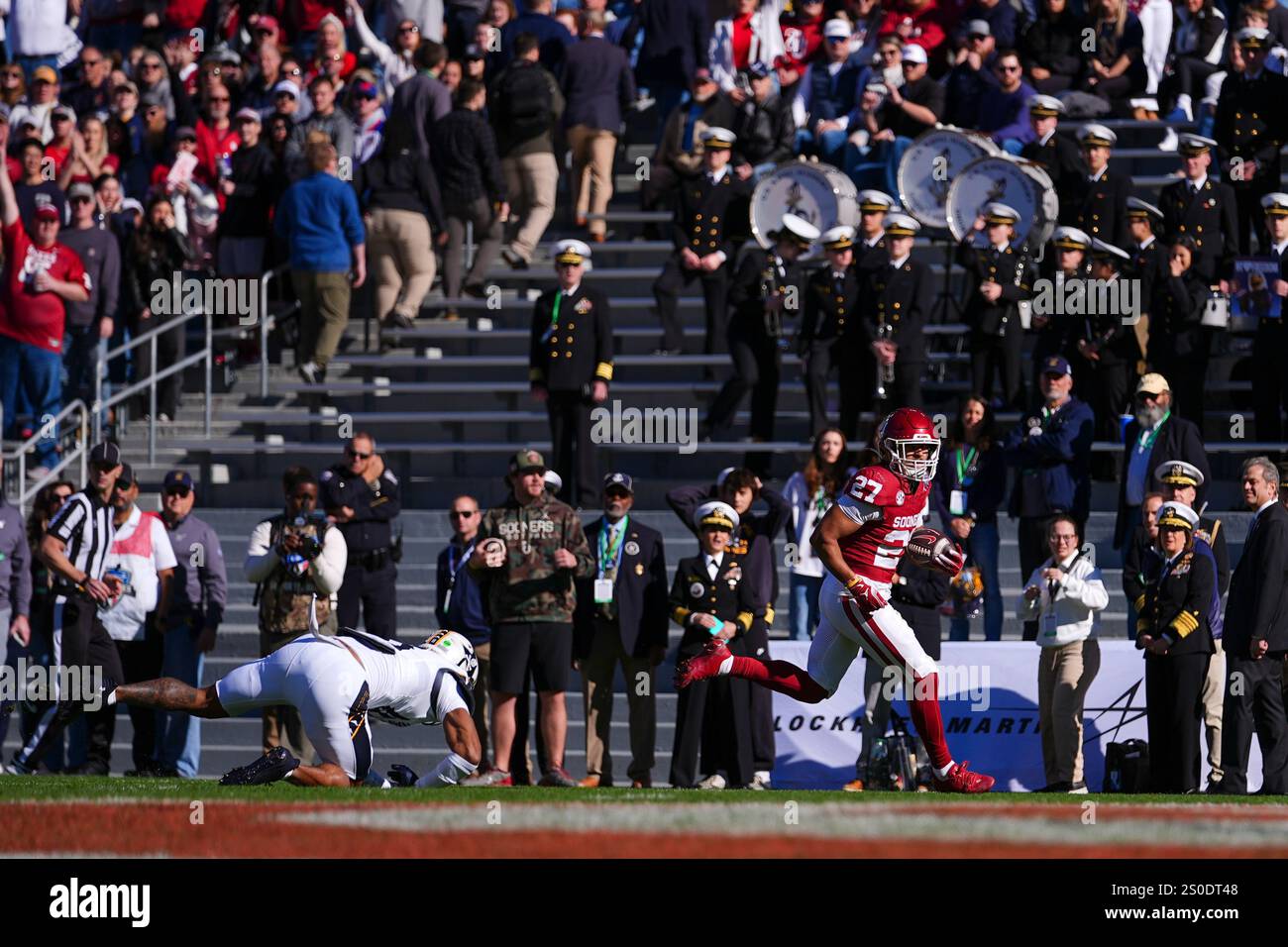 Oklahoma running back Gavin Sawchuk (27) laves behind Navy safety ...