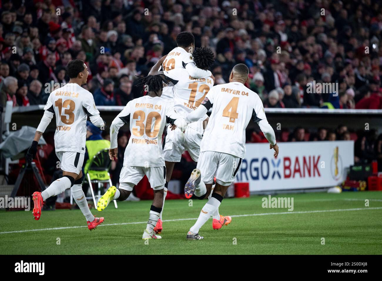 Nathan Tella (Bayer Leverkusen, #19), Edmond Tapsoba (Bayer Leverkusen ...