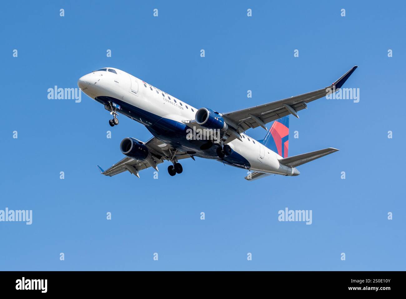 Delta Airlines Regional Embraer E-175 landing at Seattle Tacoma SEATAC ...