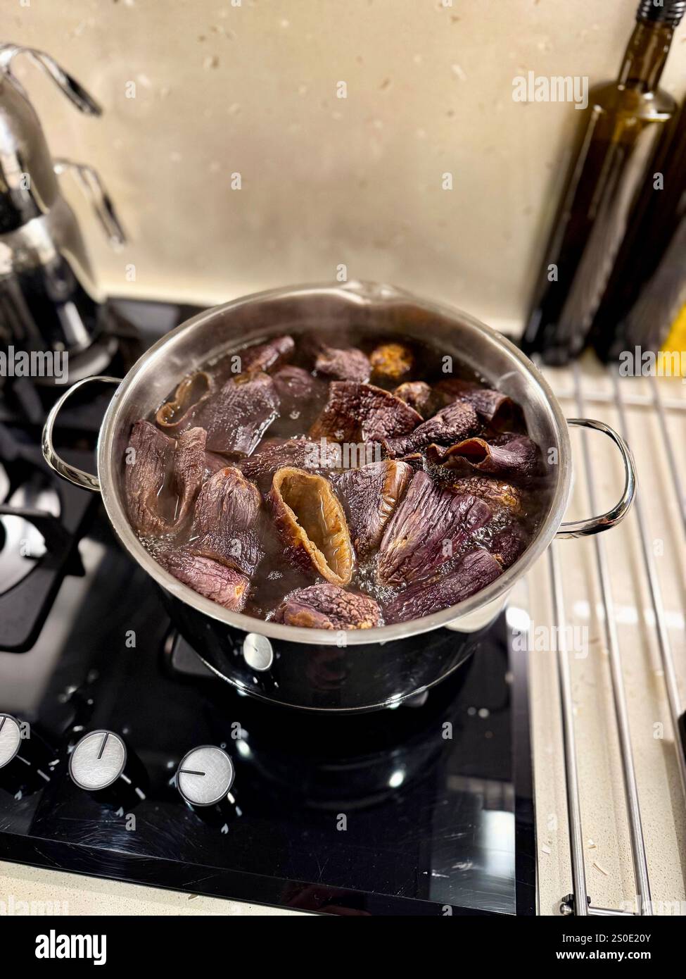 Cooking Kuru dolma Dried eggplant stuffed and dried pepper stuffed with ...