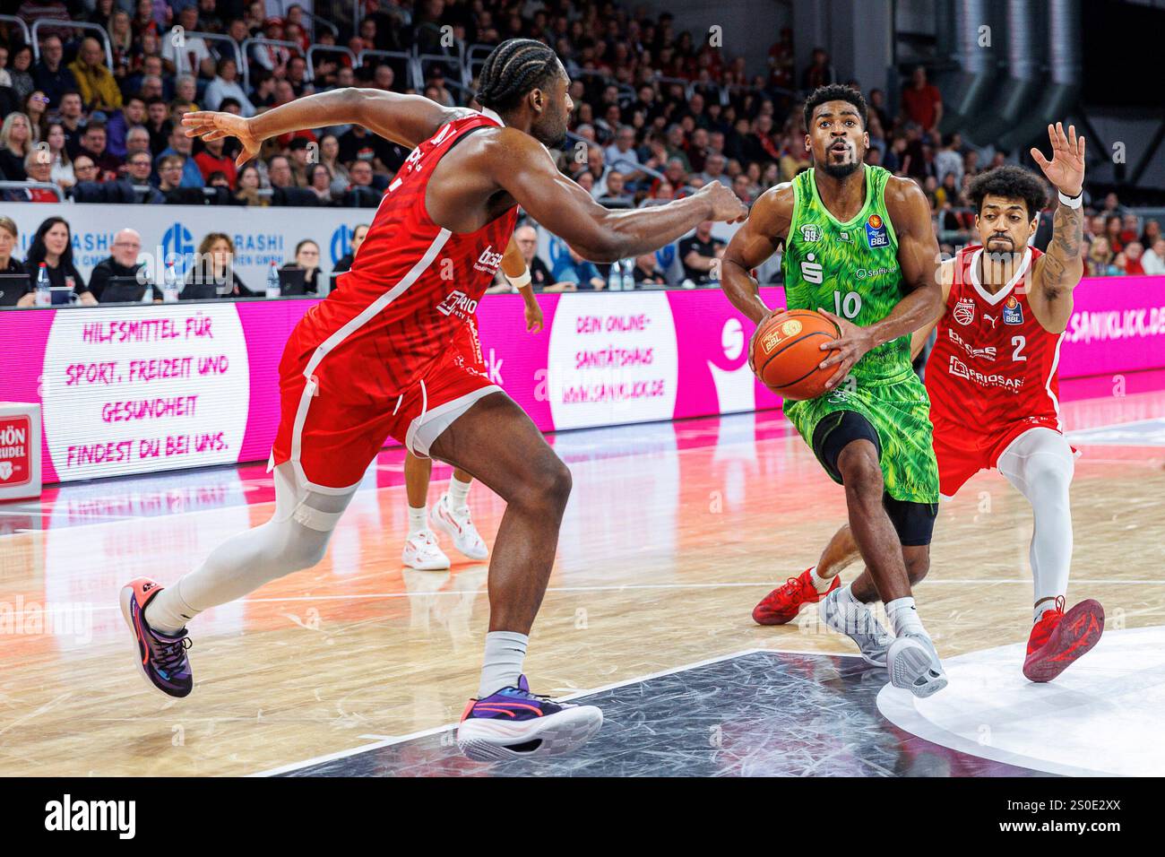 Bamberg, Deutschland. 27th Dec, 2024. KeyShawn Feazell (Bamberg Baskets ...