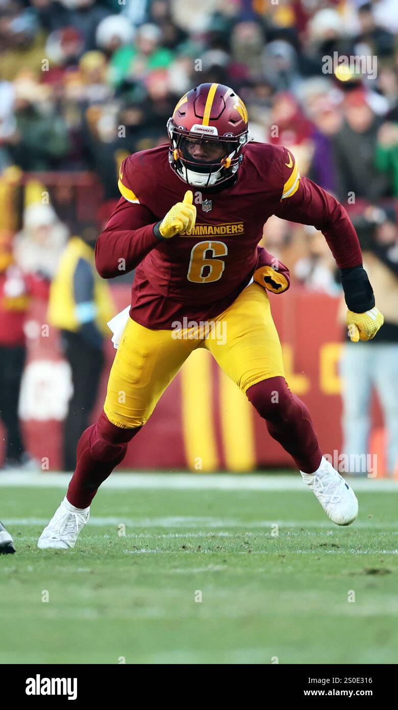 Washington Commanders linebacker Dante Fowler Jr. (6) rushes during an ...