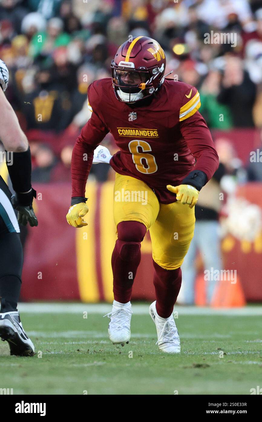 Washington Commanders linebacker Dante Fowler Jr. (6) rushes during an ...