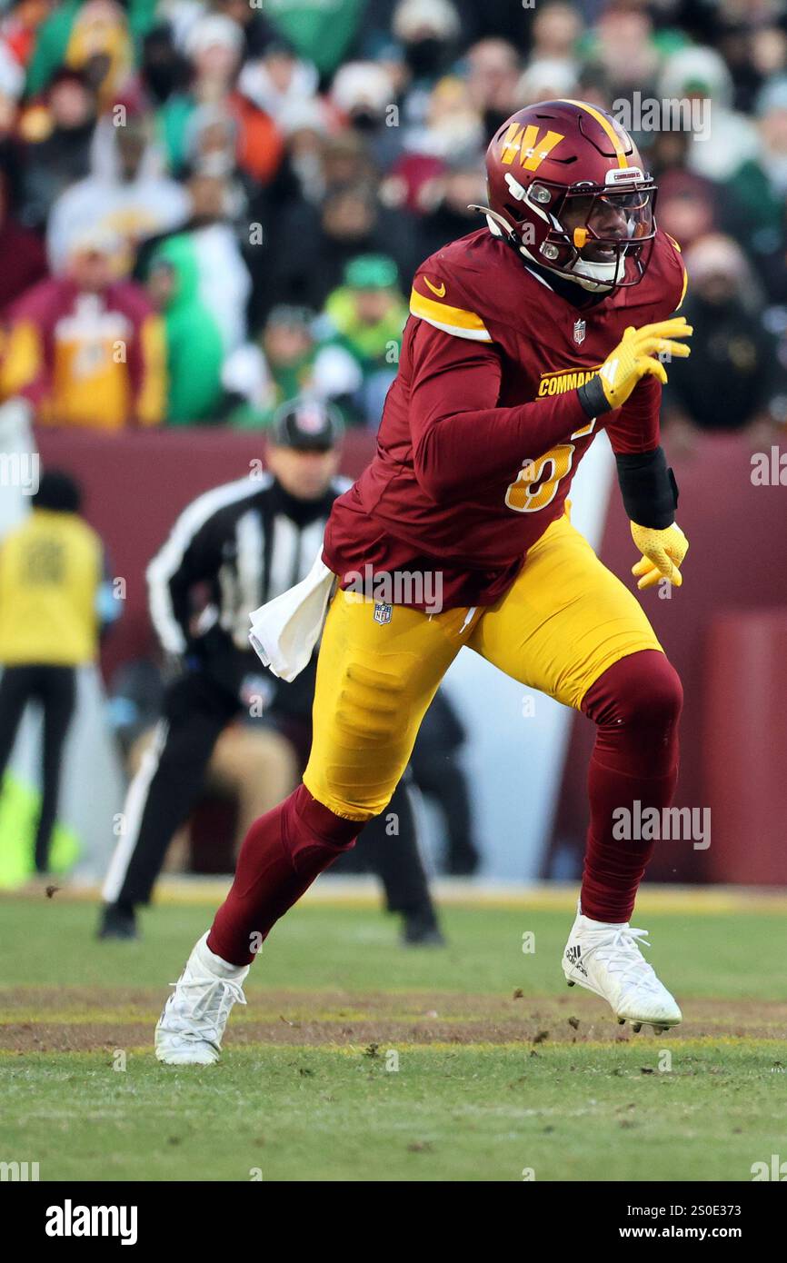 Washington Commanders linebacker Dante Fowler Jr. (6) rushes during an ...