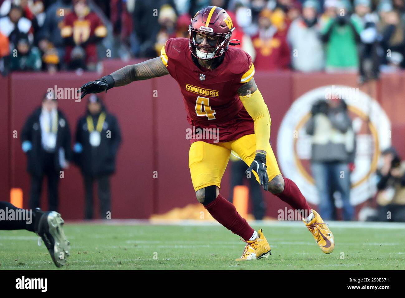 Washington Commanders linebacker Frankie Luvu (4) rushes during an NFL ...