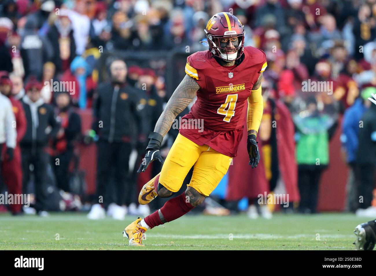 Washington Commanders linebacker Frankie Luvu (4) rushes during an NFL ...