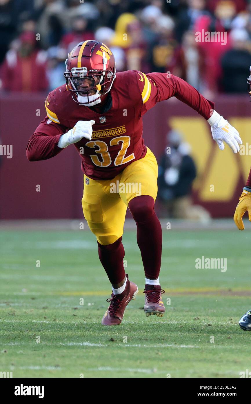Washington Commanders linebacker Mykal Walker (32) rushes during an NFL ...