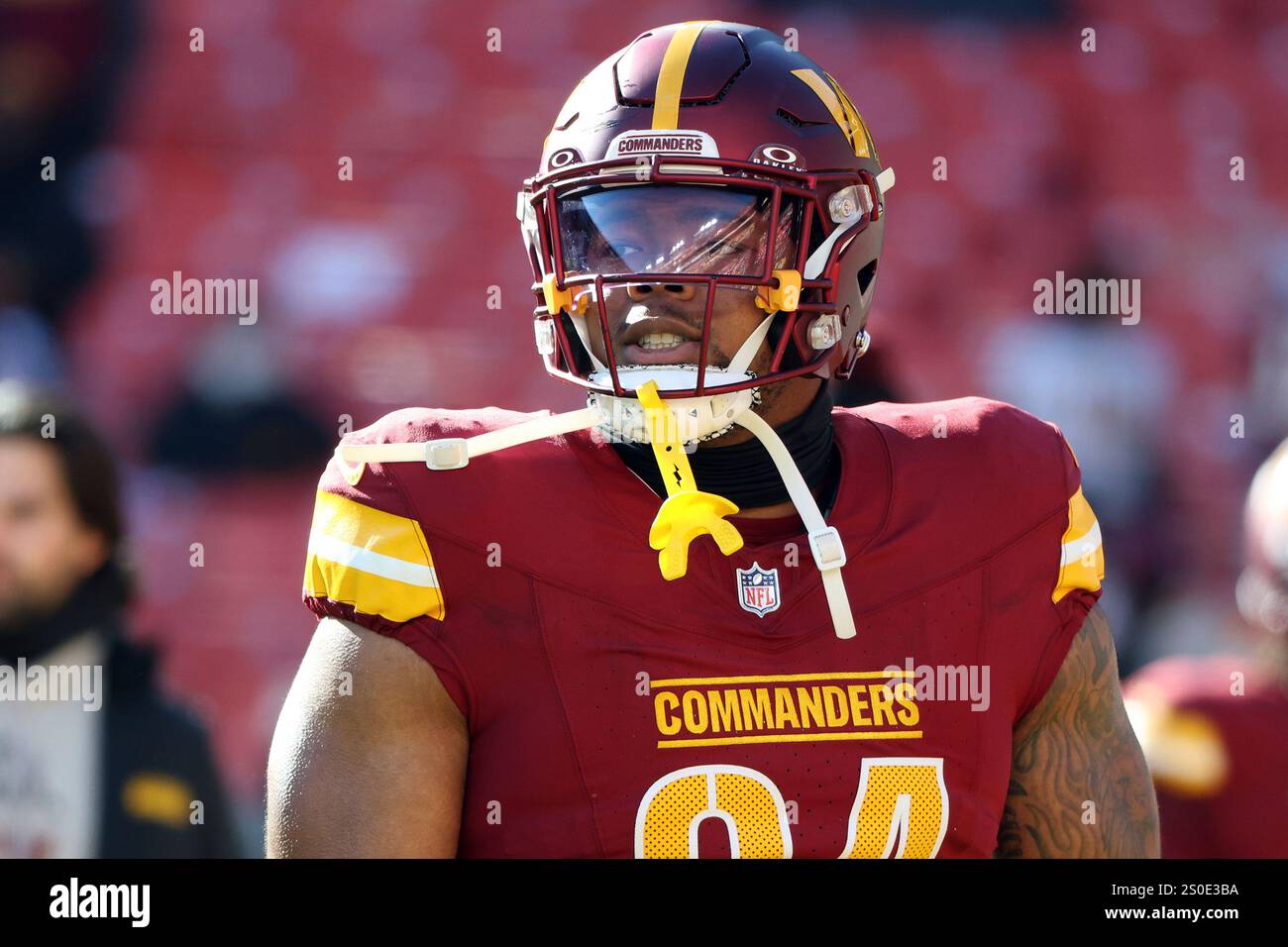 Washington Commanders defensive tackle Daron Payne (94)warms up before ...