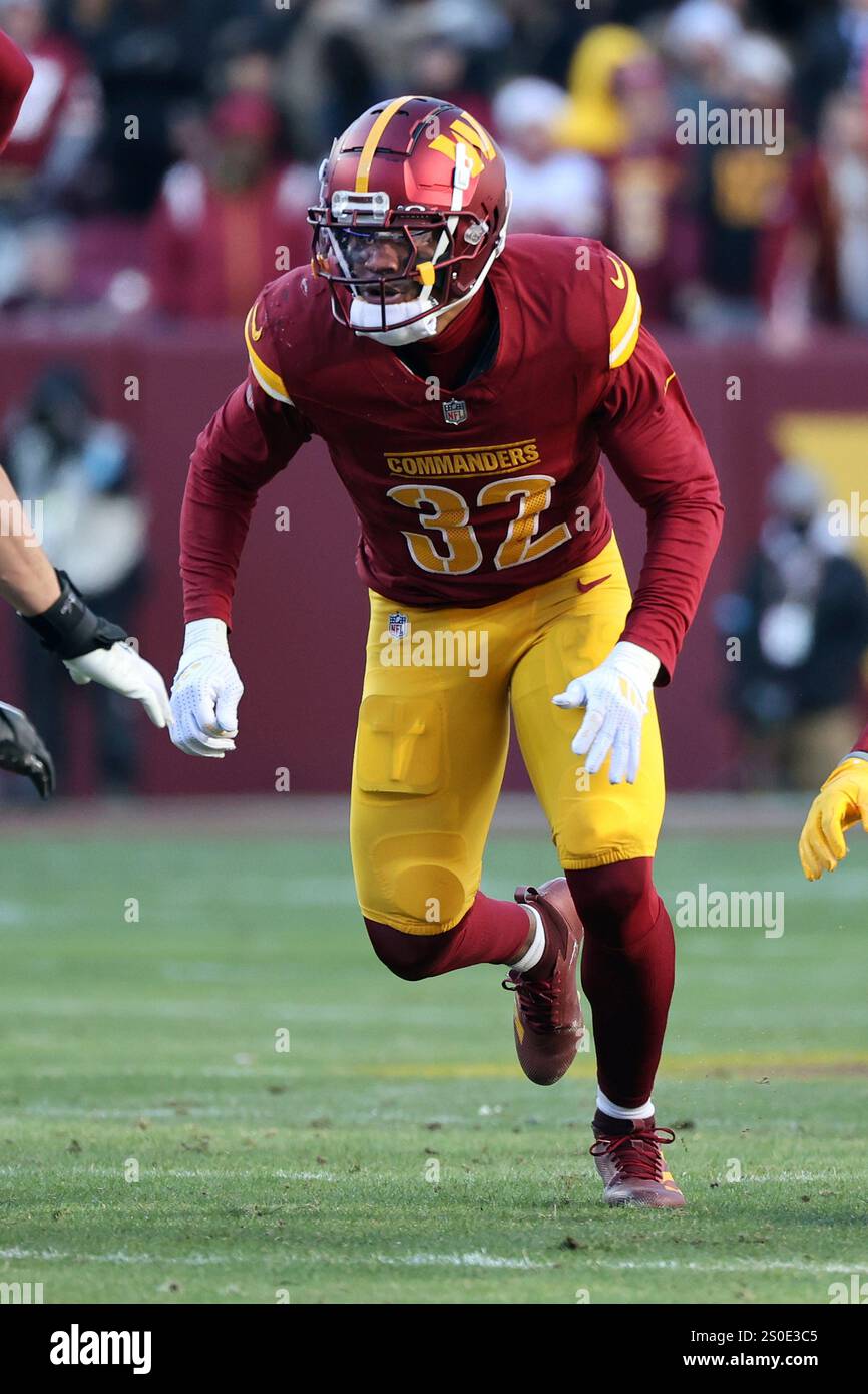Washington Commanders linebacker Mykal Walker (32) rushes during an NFL ...
