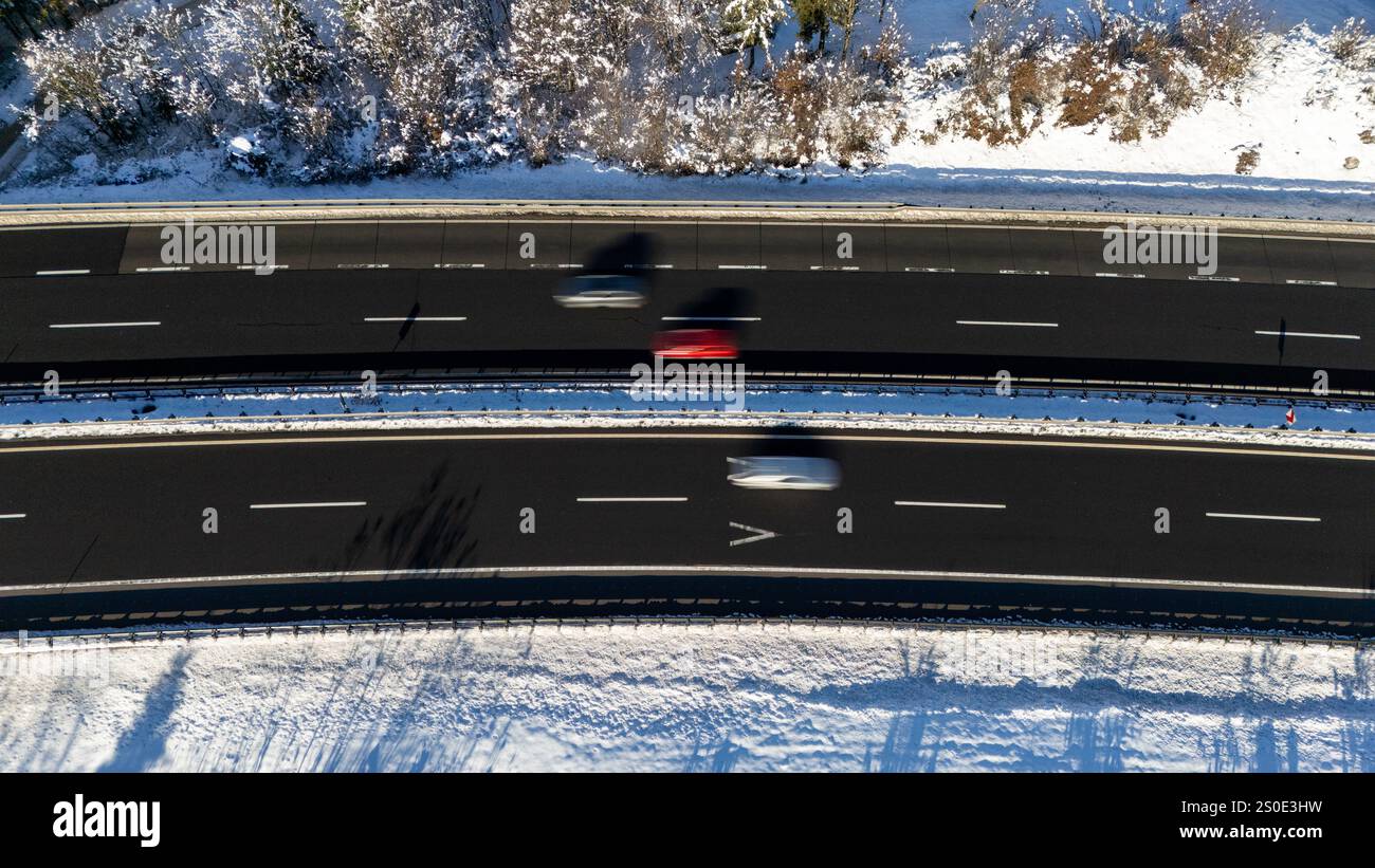 Overhead view of a highway with vehicles in motion hi-res stock photography and images - Alamy