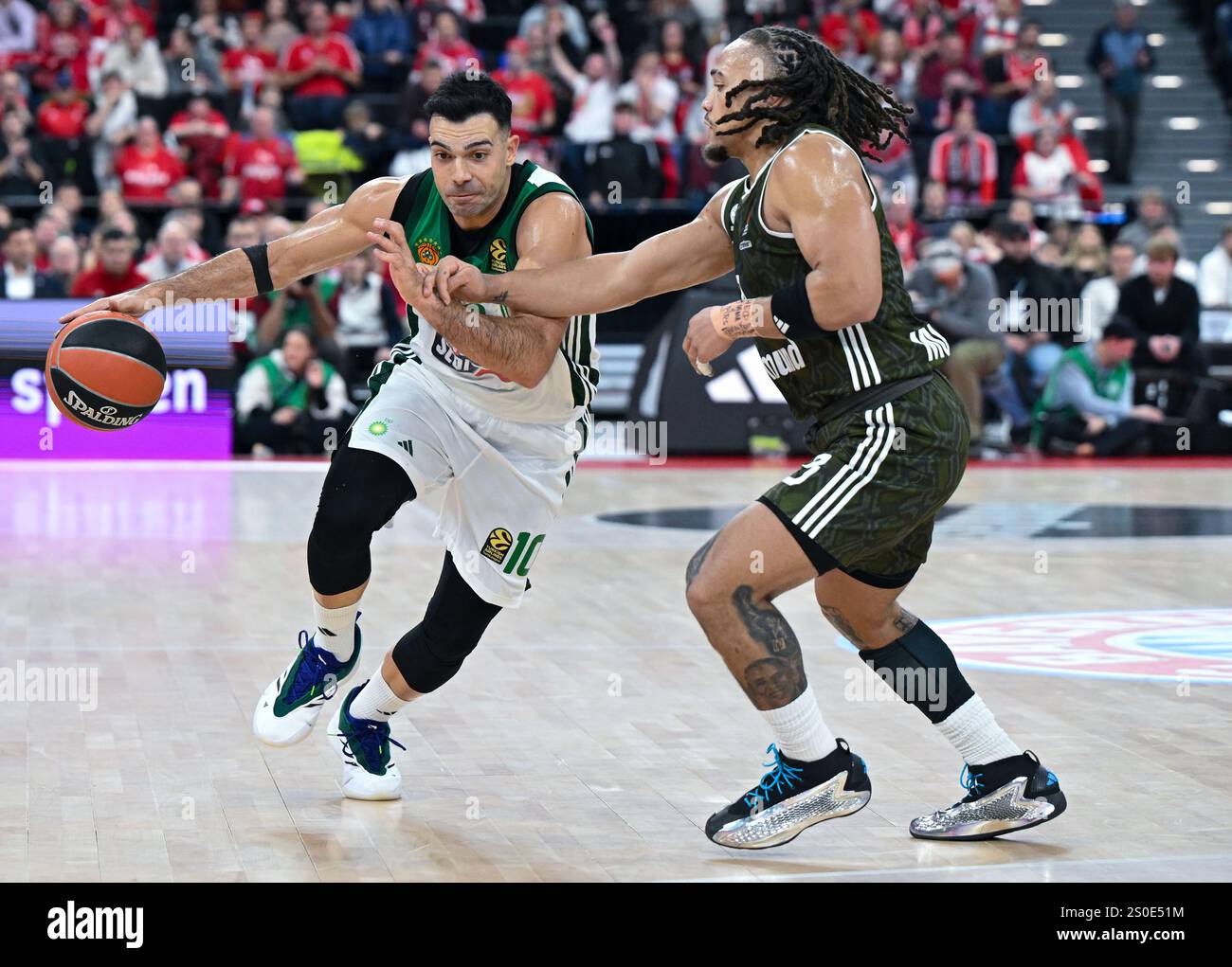 Munich, Germany. 27th Dec, 2024. Basketball: Euroleague, FC Bayern ...