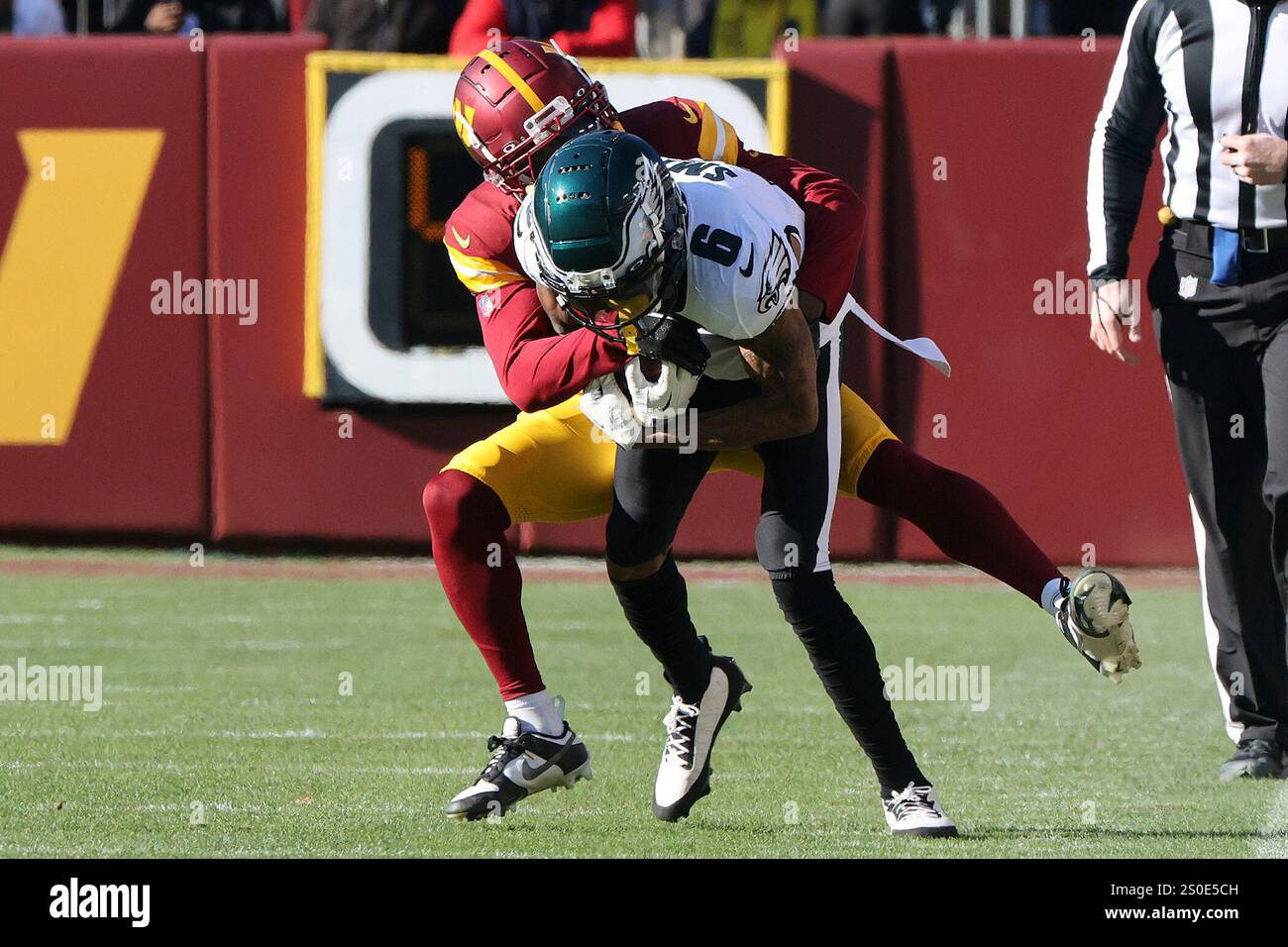 Philadelphia Eagles wide receiver DeVonta Smith (6) makes a catch ...